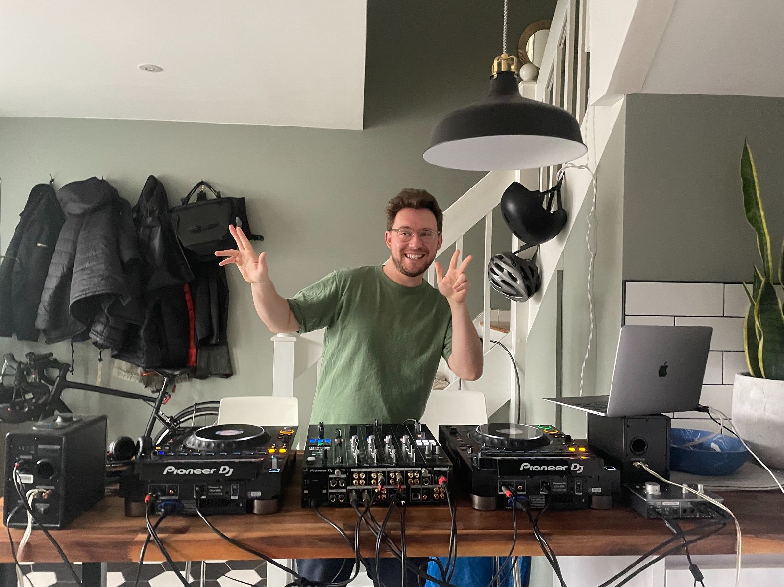 The One Glove Breakfast Show w/ Macca 5th March 2022 | Listen on NTS